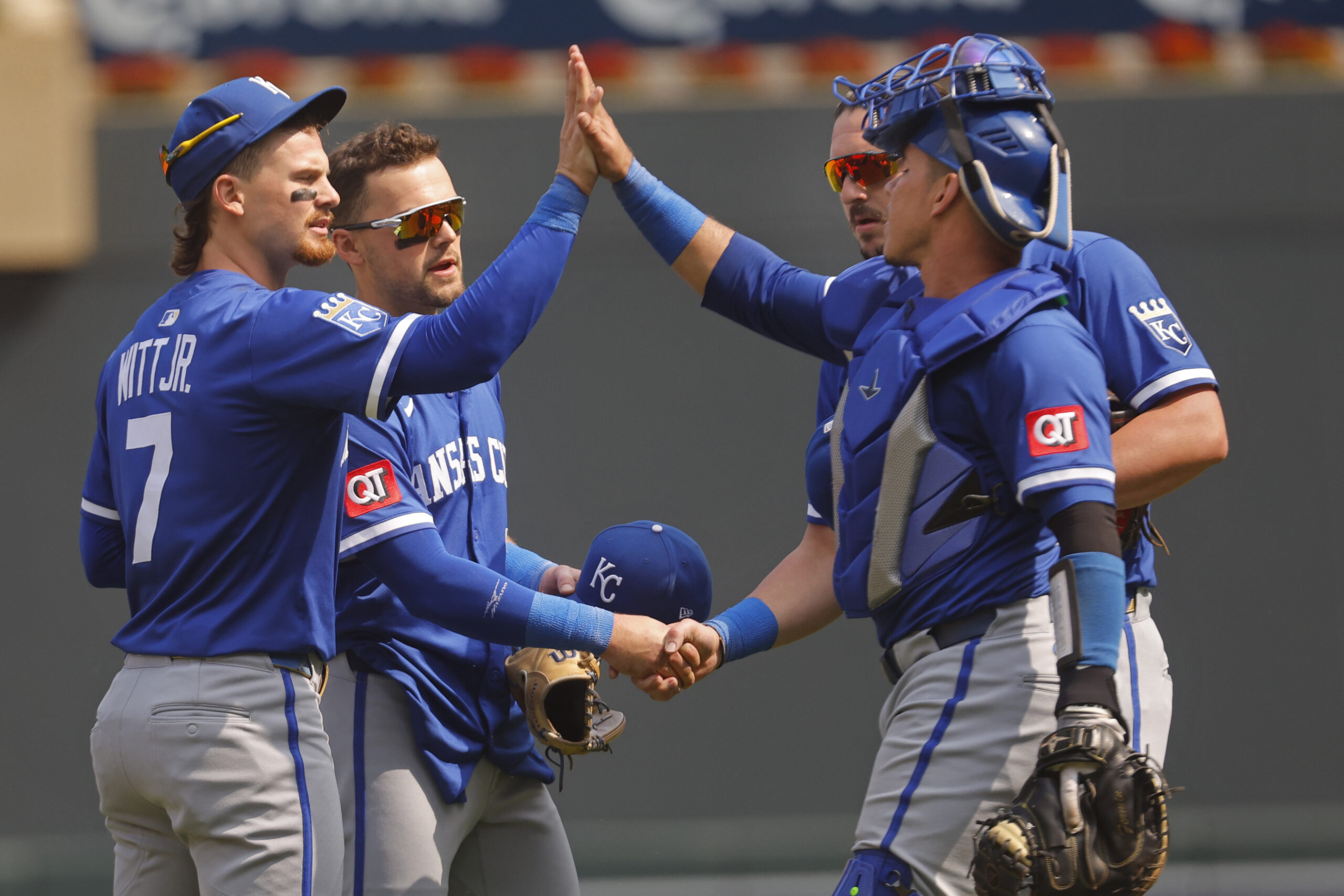 RBI single in 10th helps Royals avoid sweep with 2-1 victory over Twins ...